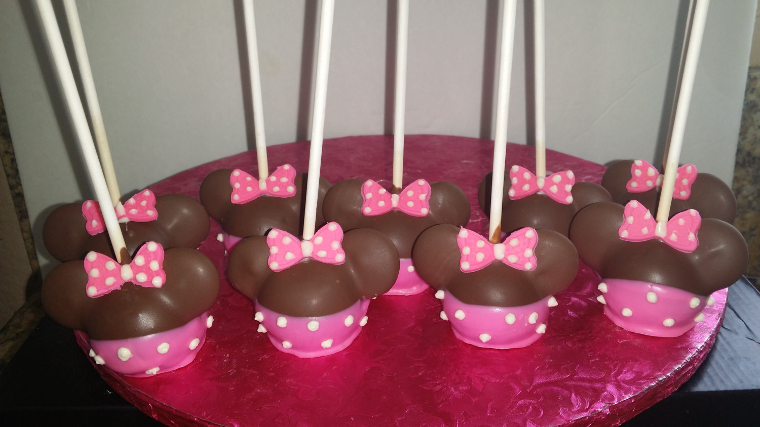 Minnie Mouse Cake Pops